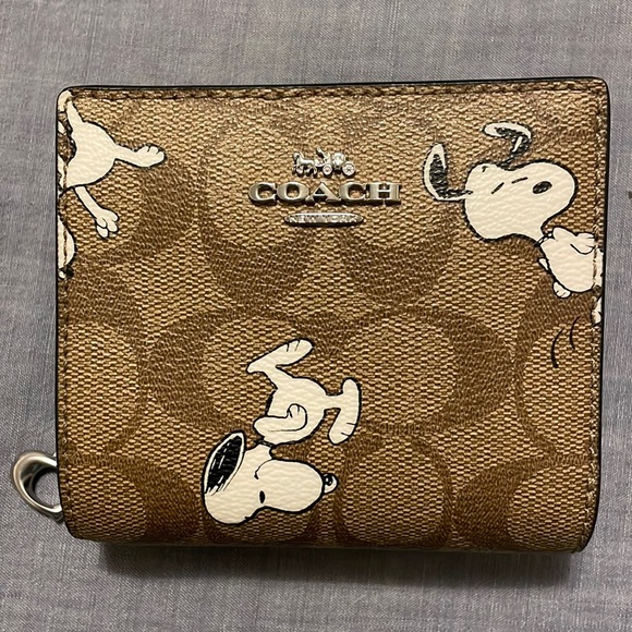 Coach | Bags | Copy Coach X Peanuts Snap Wallet In Signature Canvas ...